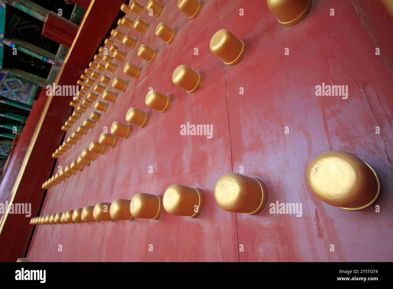Chinese ancient wooden palace gate Stock Photo - Alamy