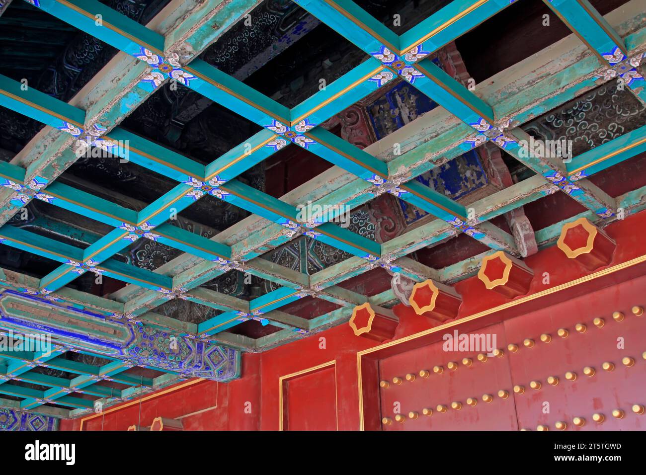 Chinese ancient palace ceiling Stock Photo - Alamy