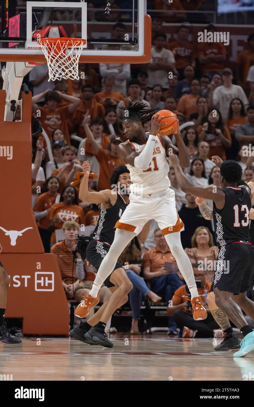 AUSTIN, TX - NOVEMBER 06: Texas Longhorns forward Ze'Rik Onyema (21 ...