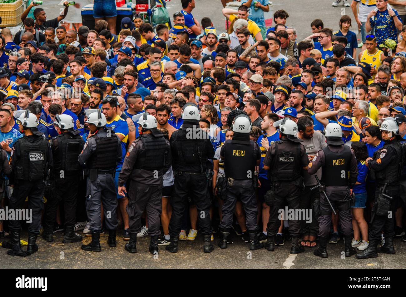 Rio De Janeiro, Brazil. 04th Nov, 2023. A crowd of Boca Juniors fans ...