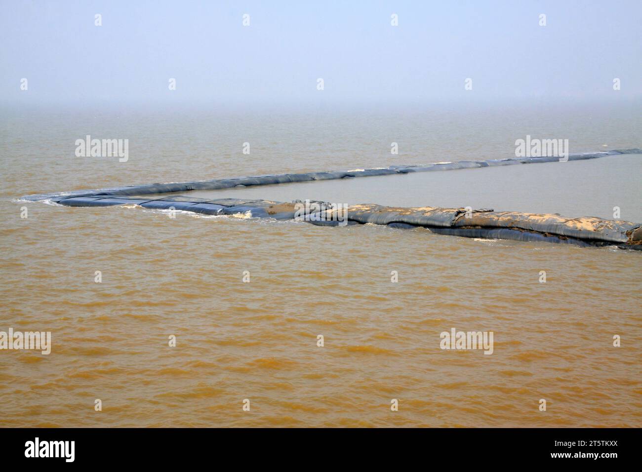 Artificial breakwaters hi-res stock photography and images - Alamy