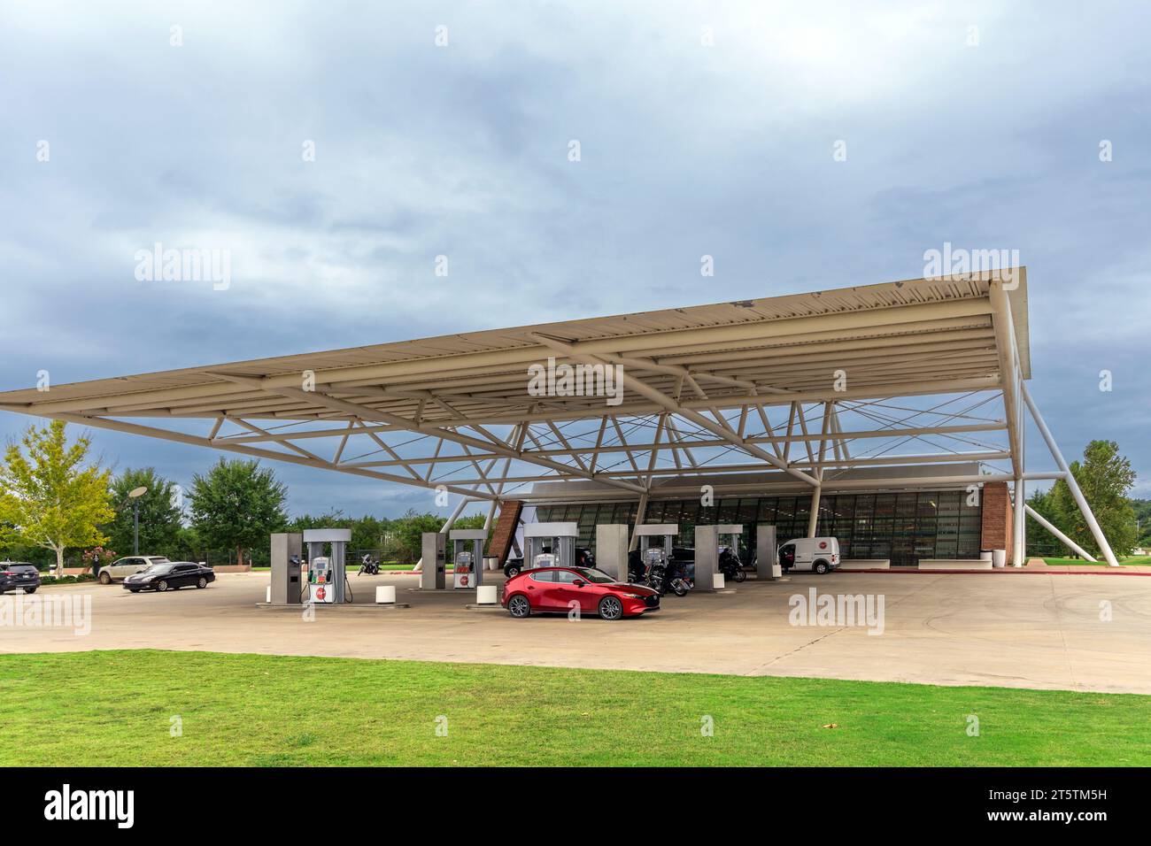 Arcadia, Oklahoma - October 25th, 2023: Pops Route 66 store and gas ...