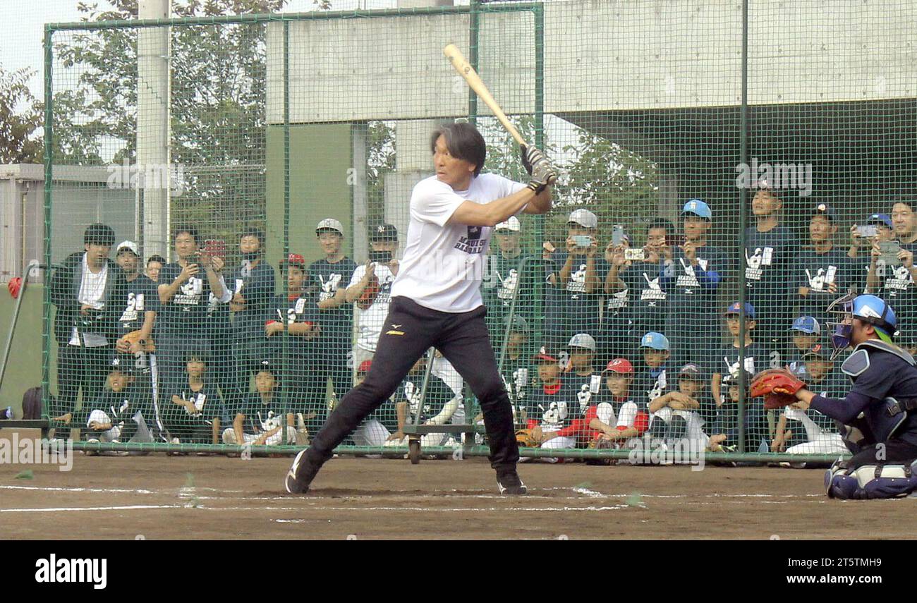 Former New York Yankees slugger Hideki Matsui shows off his batting ...