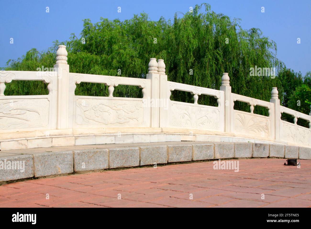 white marble stone bridge Stock Photo - Alamy