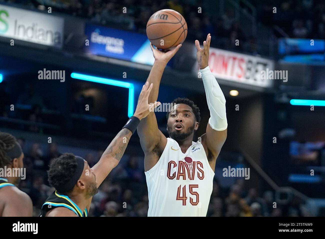 Cleveland Cavaliers guard Donovan Mitchell shoots during the first half ...