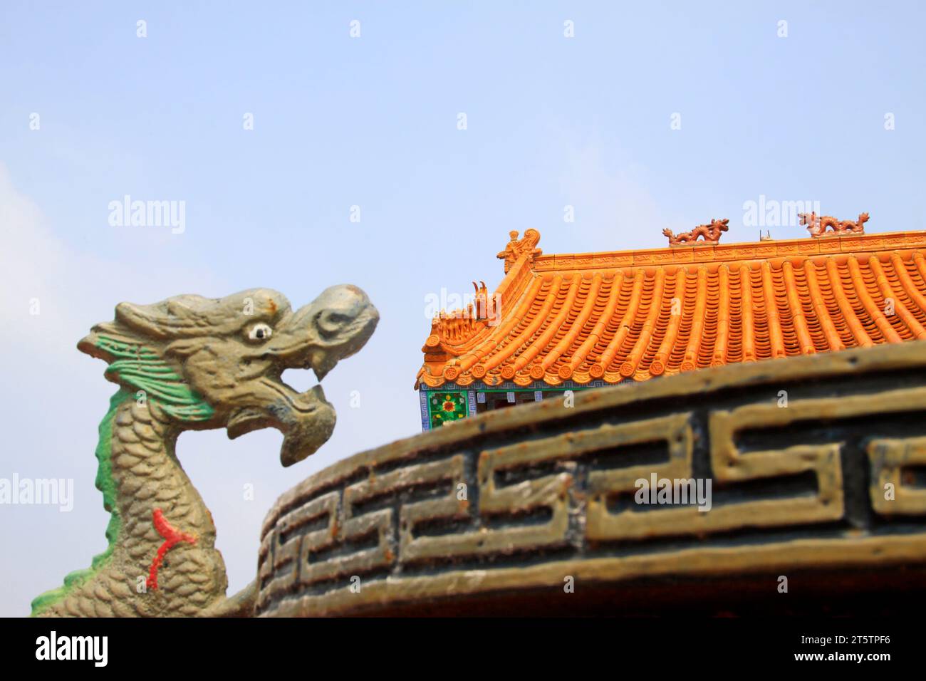 Glazed dragon tiles hi-res stock photography and images - Alamy