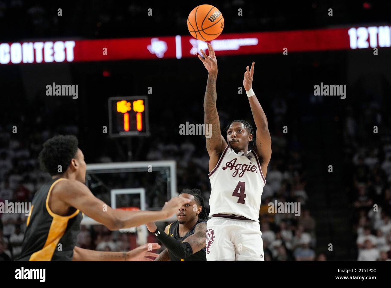 Texas A&M guard Wade Taylor IV (4) shoots a three point basket over ...