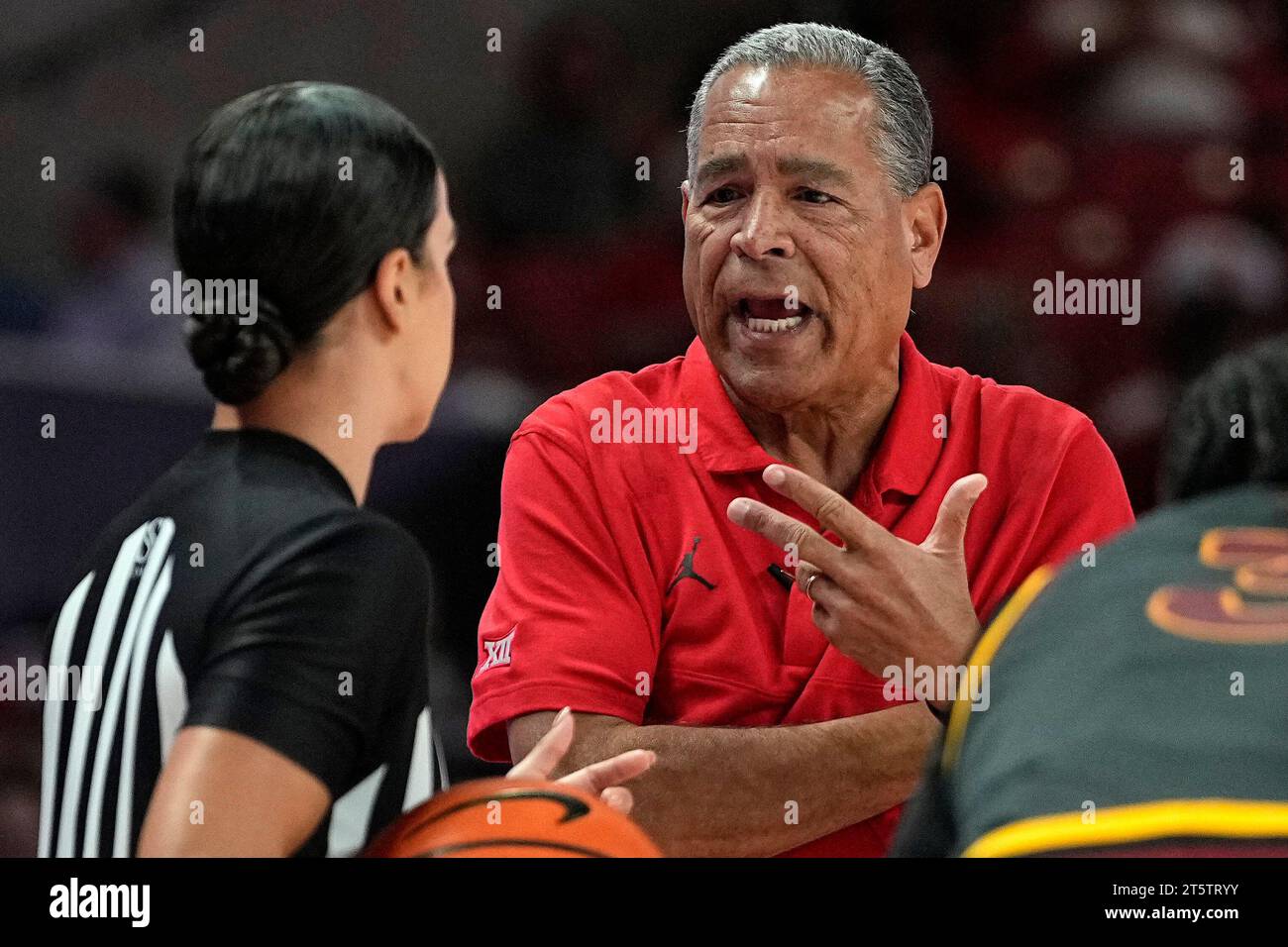 Houston head coach Kelvin Sampson argues a call during the second half ...
