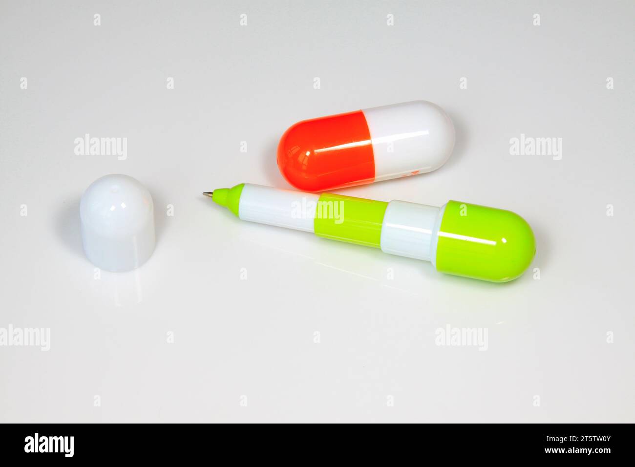 Drug capsules and ballpoint pen Stock Photo - Alamy