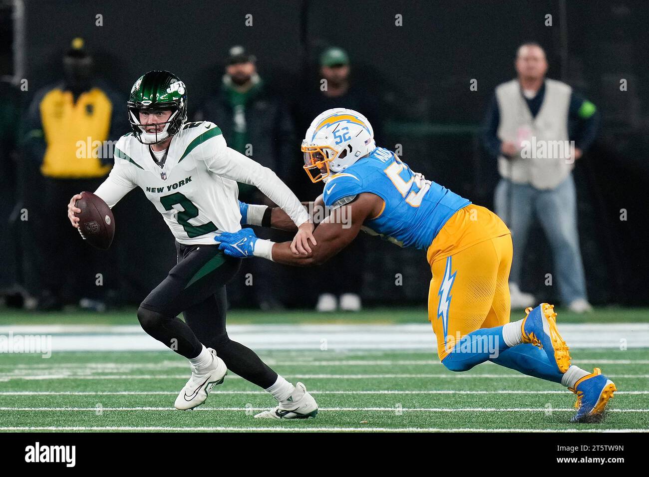 Los Angeles Chargers linebacker Khalil Mack (52) puts pressure on New York Jets quarterback Zach ...