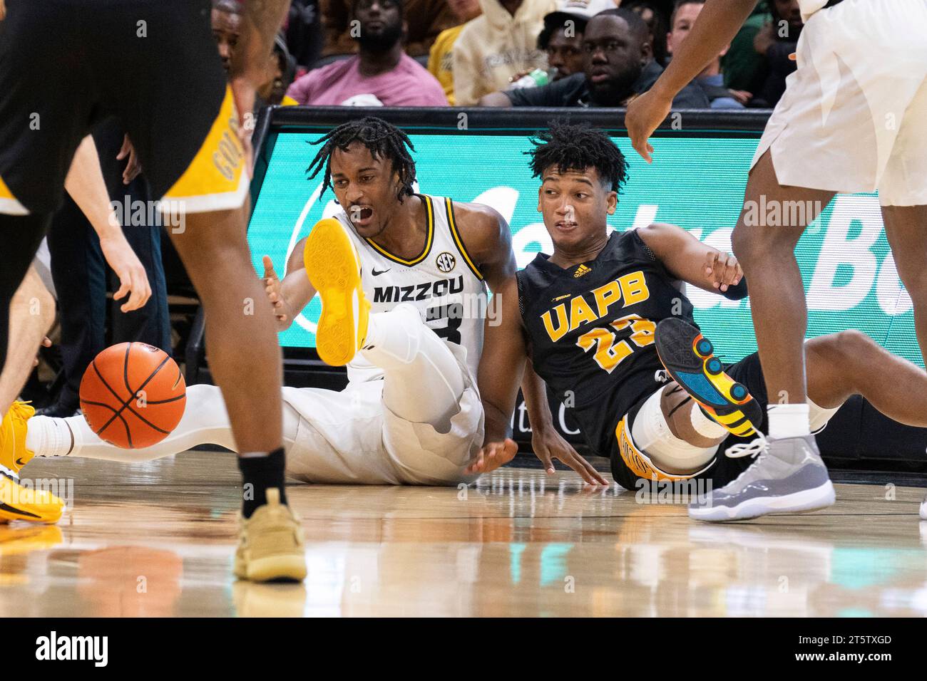 Missouri's Aidan Shaw, left, and Arkansas-Pine Bluff's Lonnell Martin ...