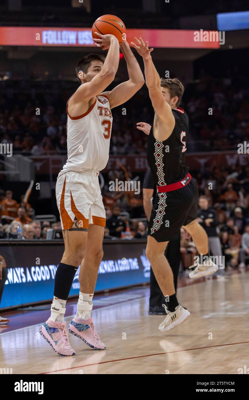 AUSTIN, TX - NOVEMBER 06: Texas Longhorns guard Max Abmas (3) makes a ...