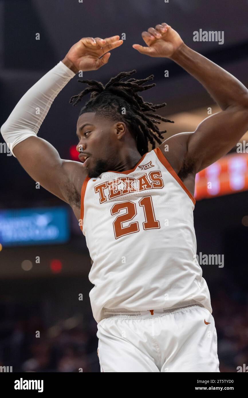 AUSTIN, TX - NOVEMBER 06: Texas Longhorns forward Ze'Rik Onyema (21 ...