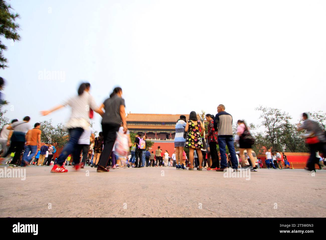 Visitors to beijing imperial palace hi-res stock photography and images ...
