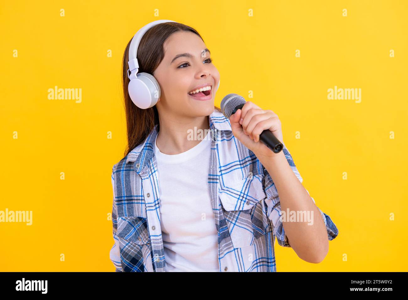 glad singer girl singing music on background. singer girl with ...