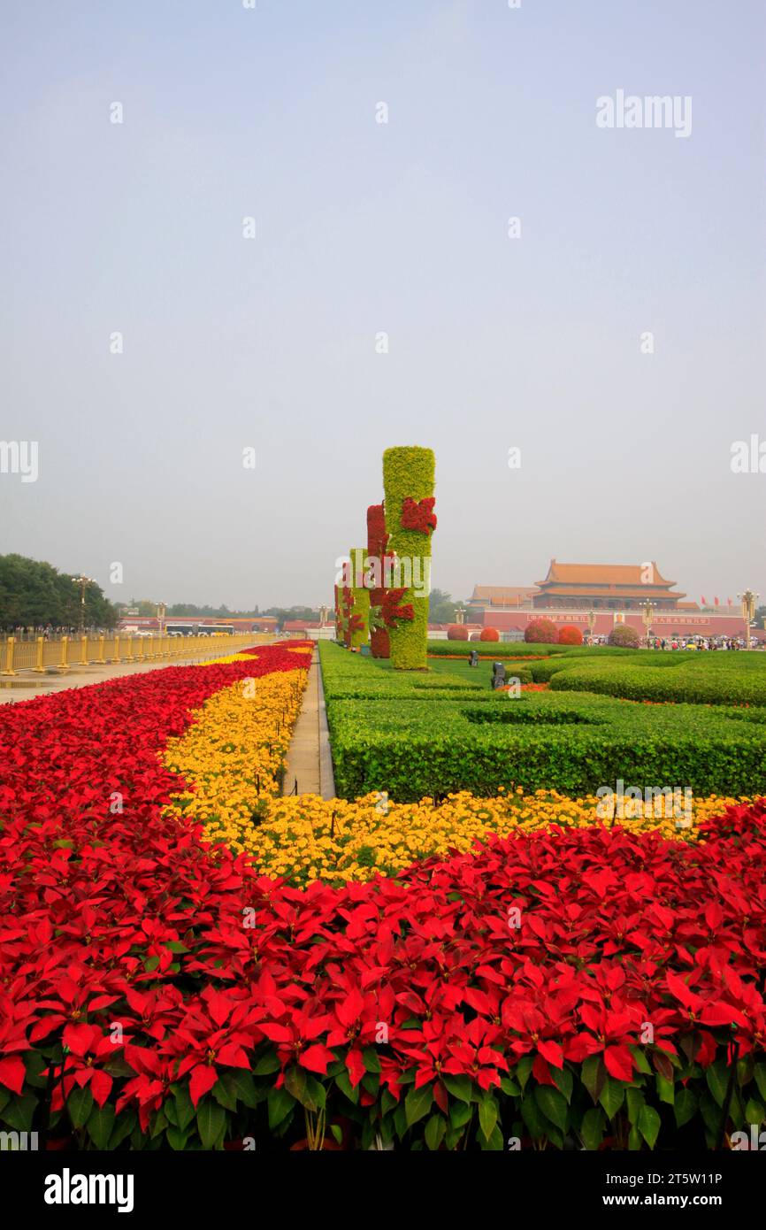 Flower totem pole, Tiananmen square in Beijing Stock Photo - Alamy