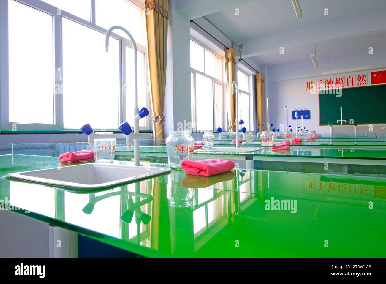 Chemistry lab window hi-res stock photography and images - Alamy