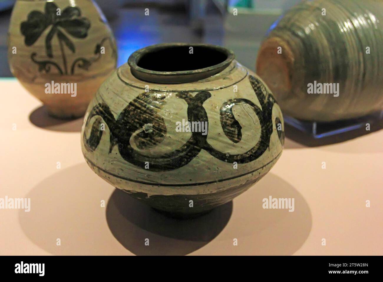 British museum chinese ceramics hi-res stock photography and images - Alamy