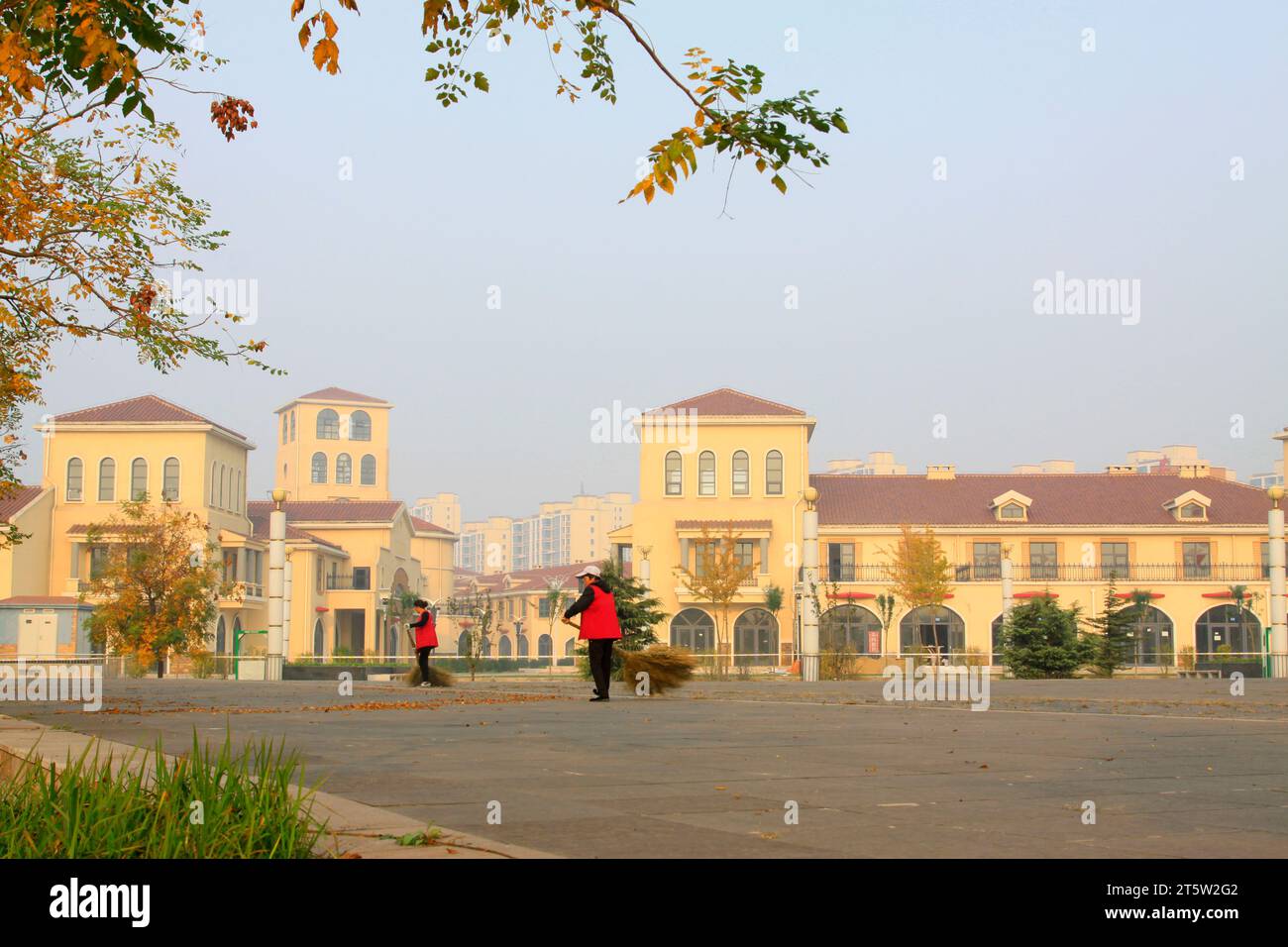 Sanitation workers cleaning the streets Stock Photo - Alamy