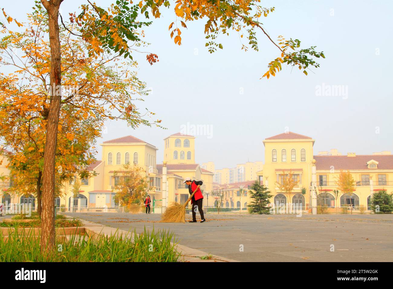 Sanitation workers cleaning the streets Stock Photo - Alamy