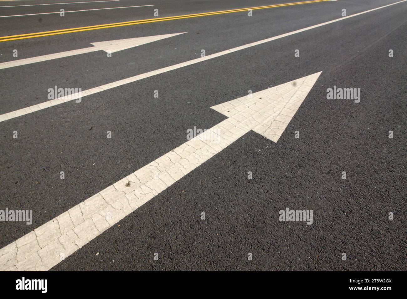 Steering arrow on the road Stock Photo - Alamy