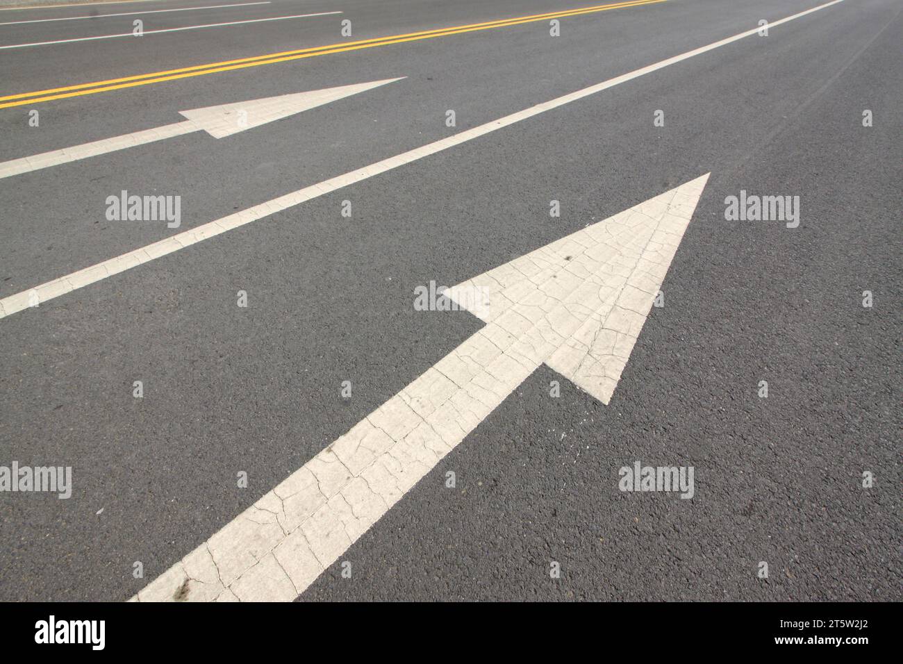 Steering arrow on the road Stock Photo - Alamy