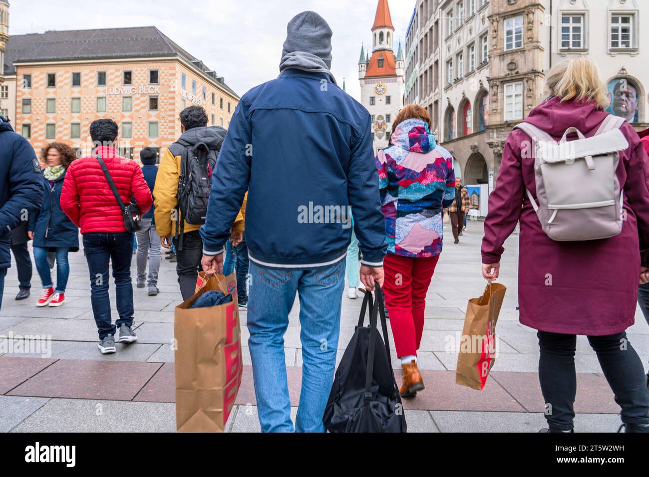 Wochenende einkaufen hi-res stock photography and images - Alamy