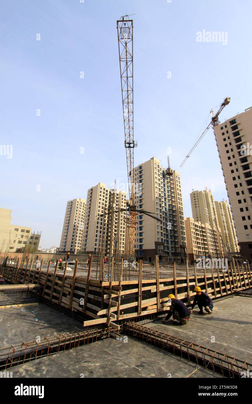 Mixed concrete pouring construction site hi-res stock photography and ...