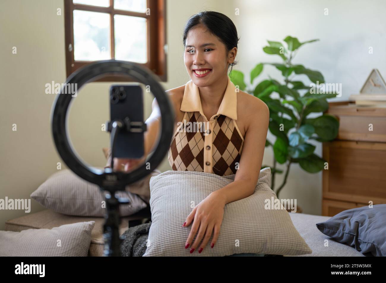Influencer speaker hi-res stock photography and images - Alamy