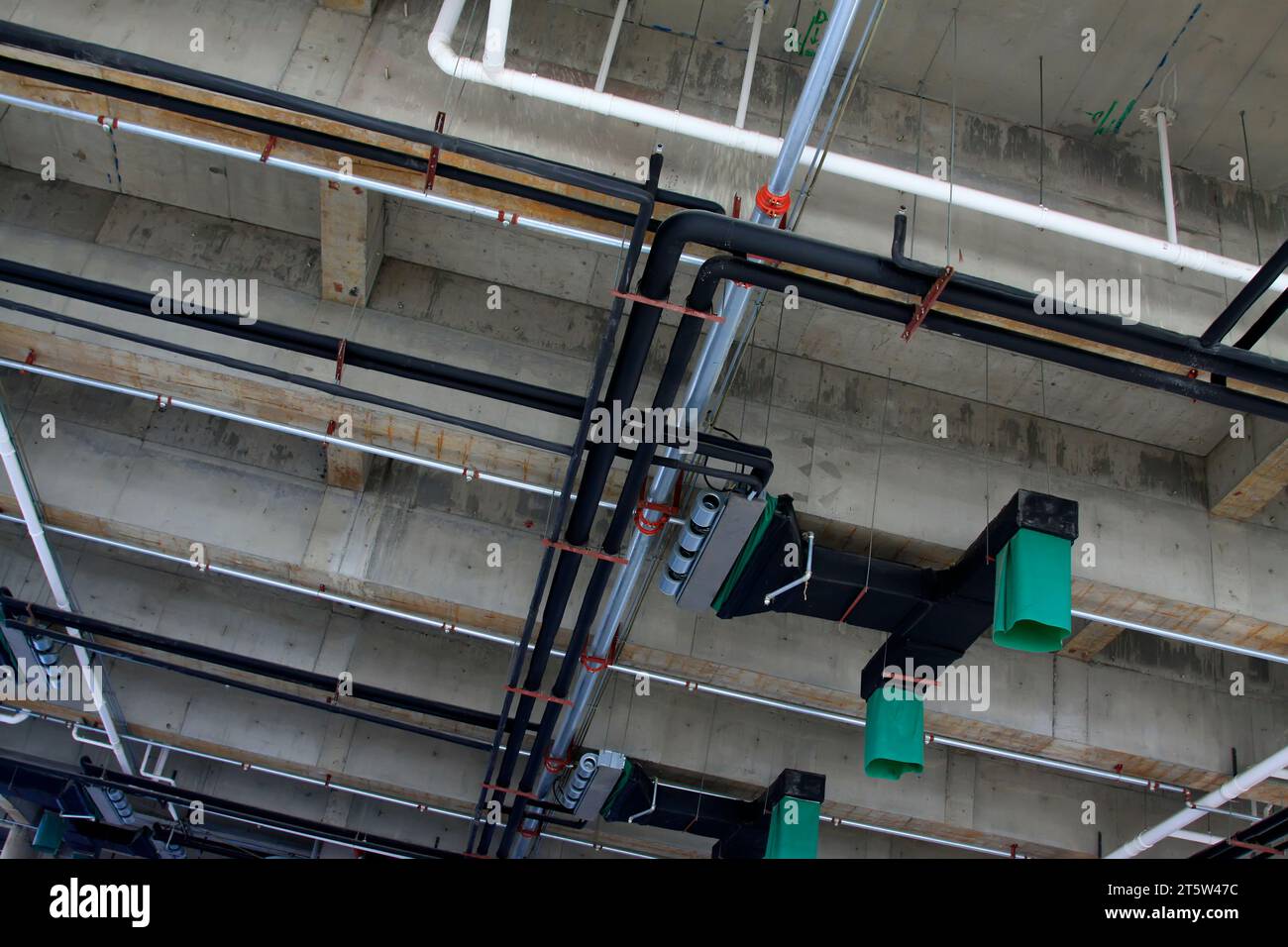 Air conditioning equipment hi-res stock photography and images - Alamy