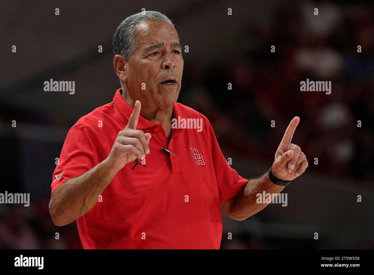 Houston head coach Kelvin Sampson signals to his team during the first ...