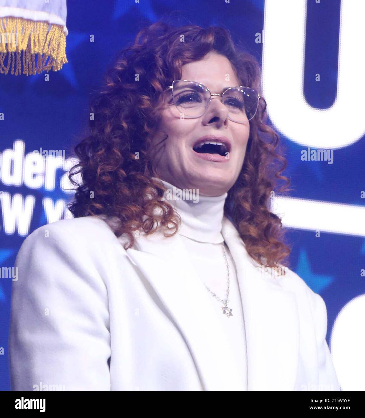 New York, New York, USA. 6th Nov, 2023. Actress DEBRA MESSING seen at ...