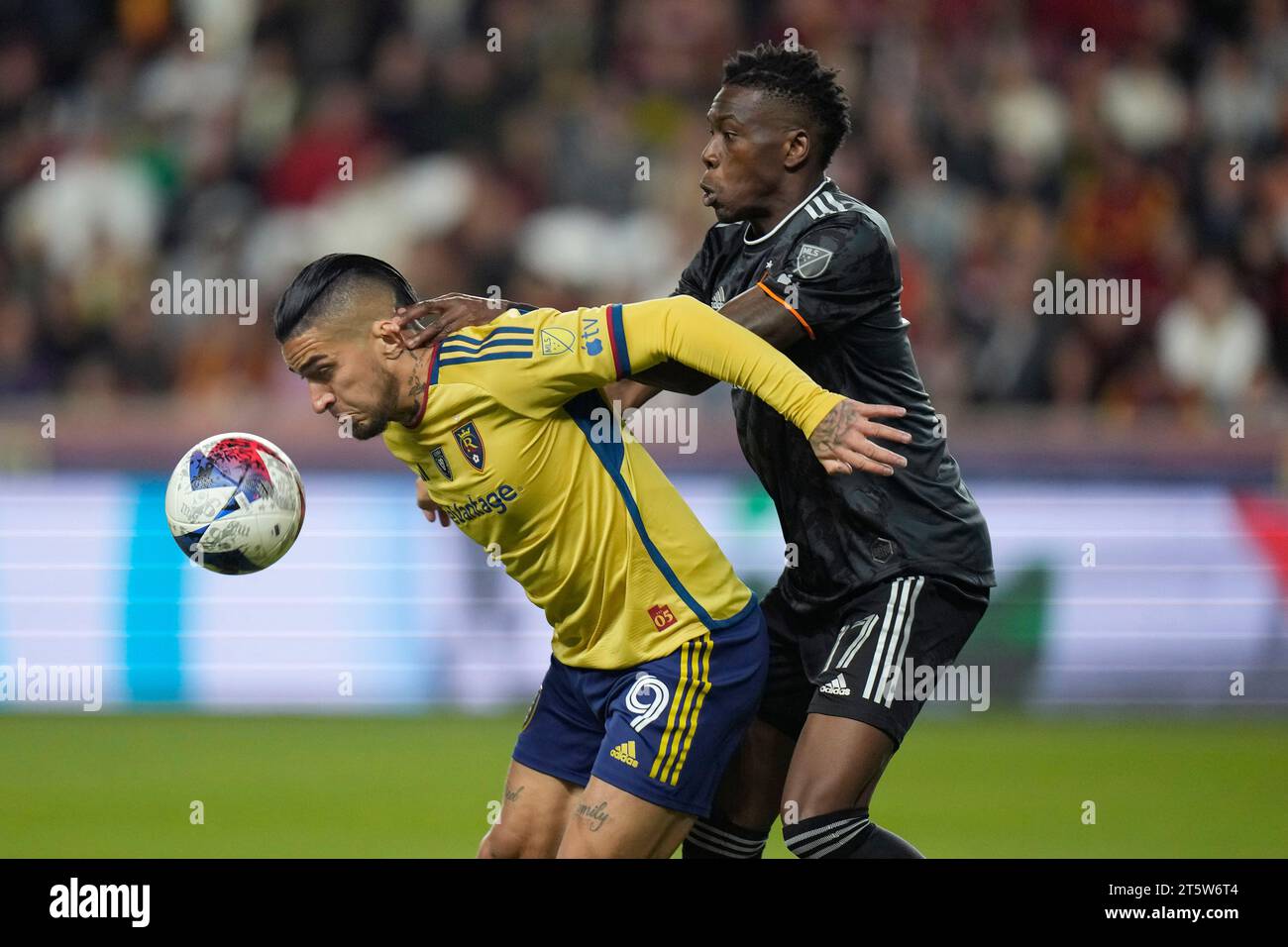 Houston Dynamo defender Teenage Hadebe, right, defends against Real ...