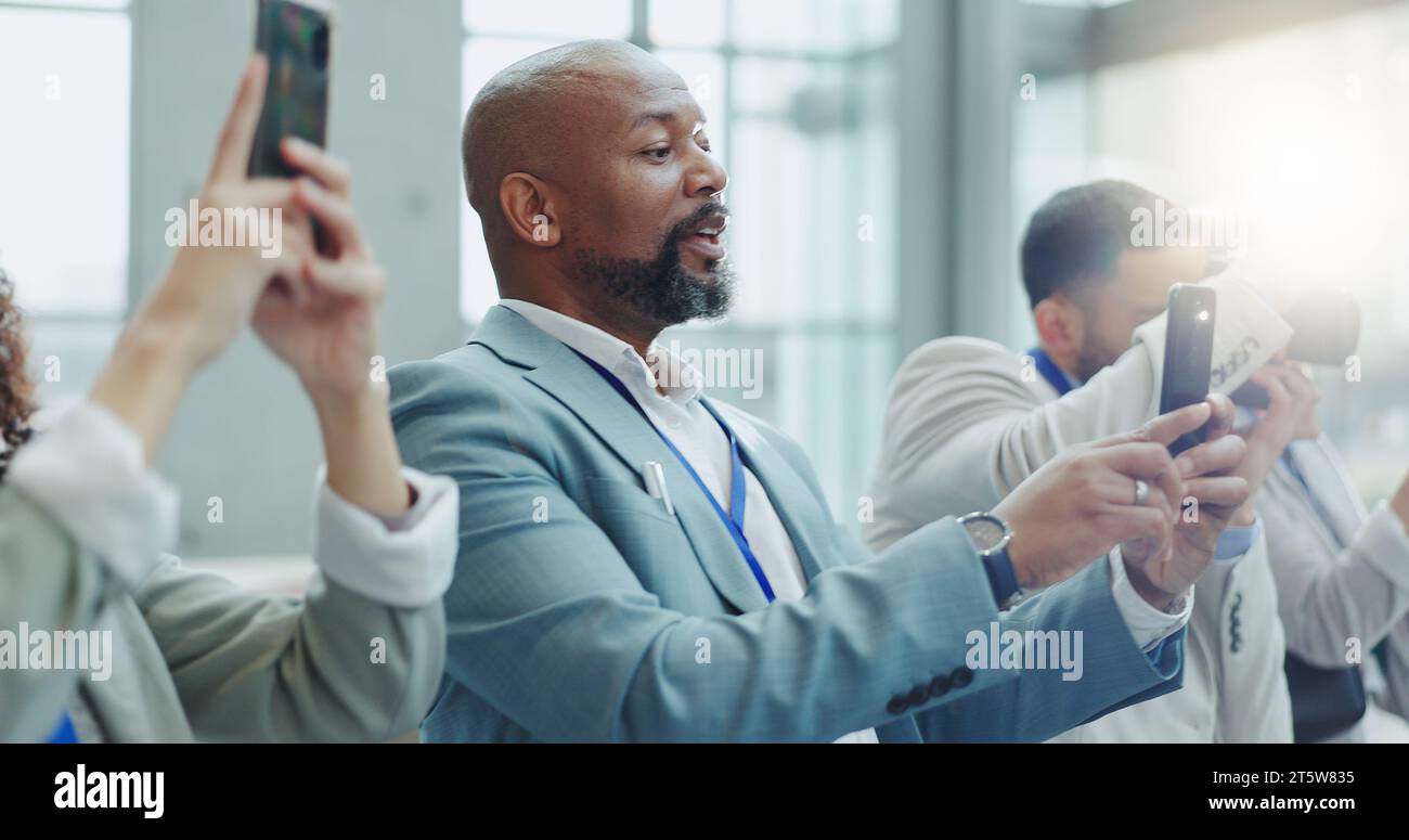 People press hi-res stock photography and images - Alamy