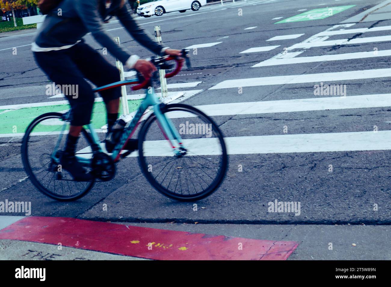 Man riding bicycle hi-res stock photography and images - Alamy