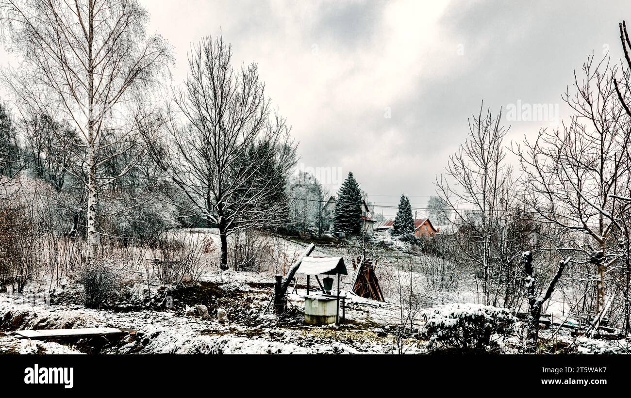 Well in the village hi-res stock photography and images - Alamy