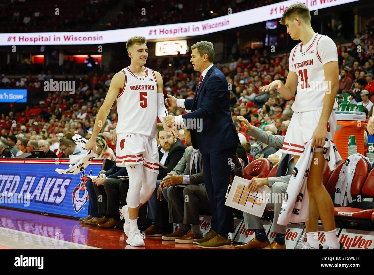 Madison, WI, USA. 6th Nov, 2023. Wisconsin Badgers forward Tyler Wahl ...
