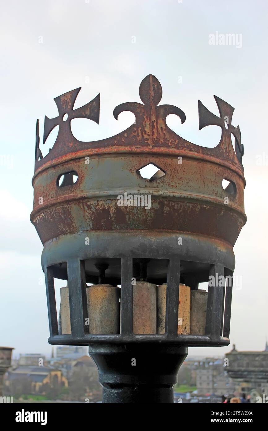 Edinburgh castle lighting equipment Stock Photo - Alamy