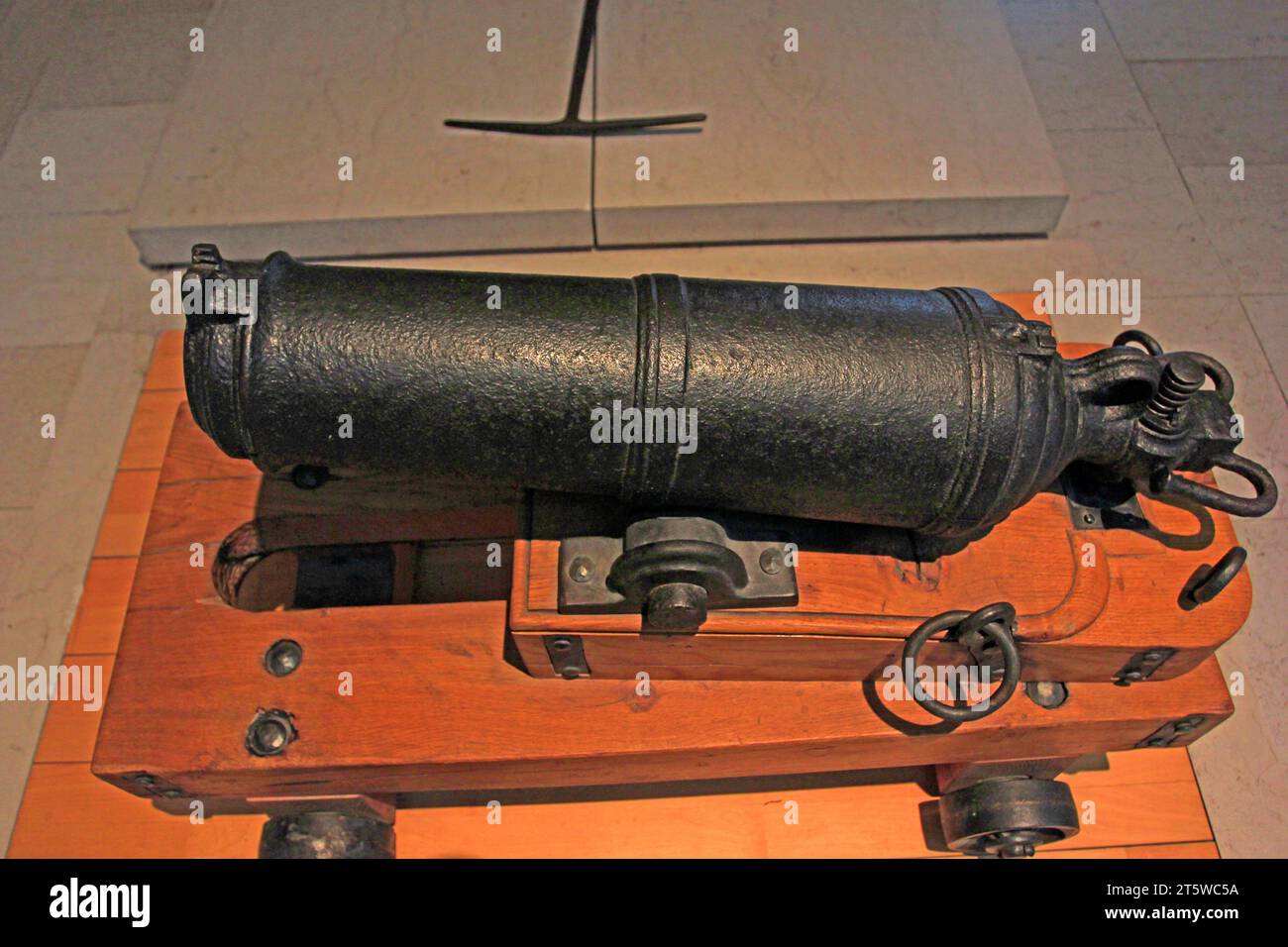 Kalong naval gun hi-res stock photography and images - Alamy