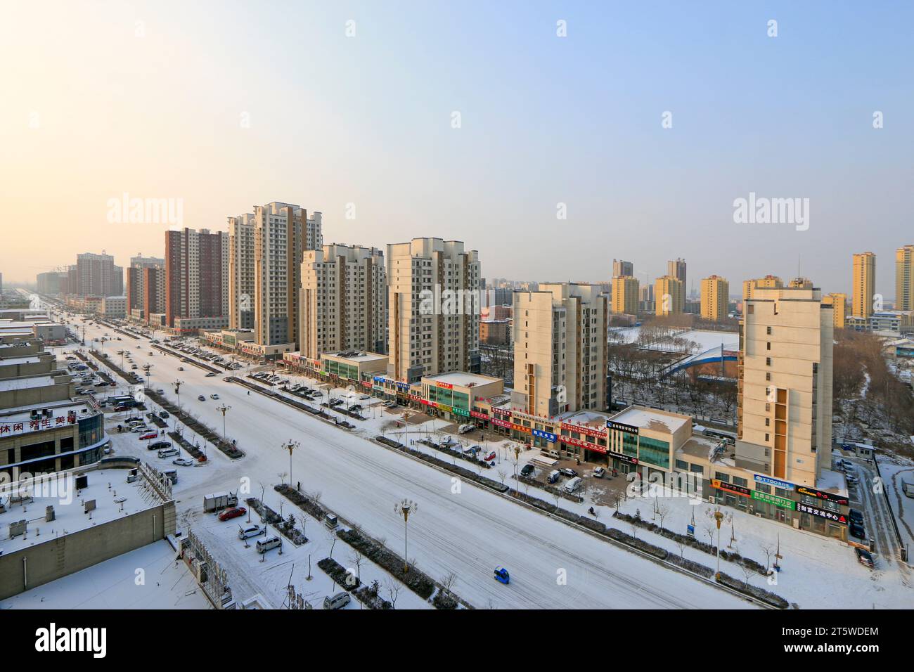 urban snow scene Stock Photo - Alamy