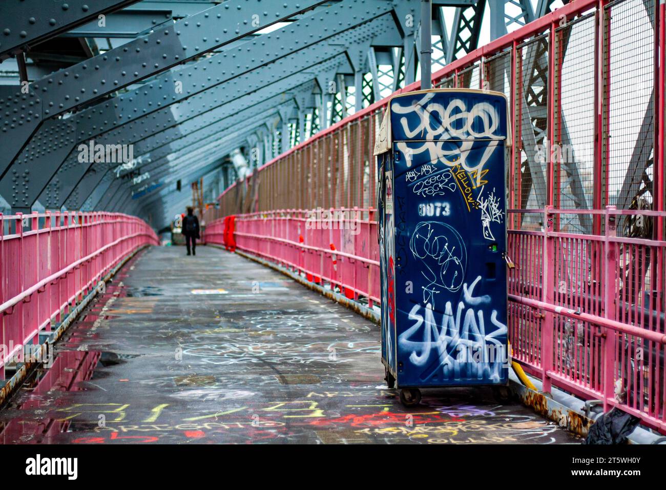Graffiti on the Williamsburg Bridge Stock Photo - Alamy