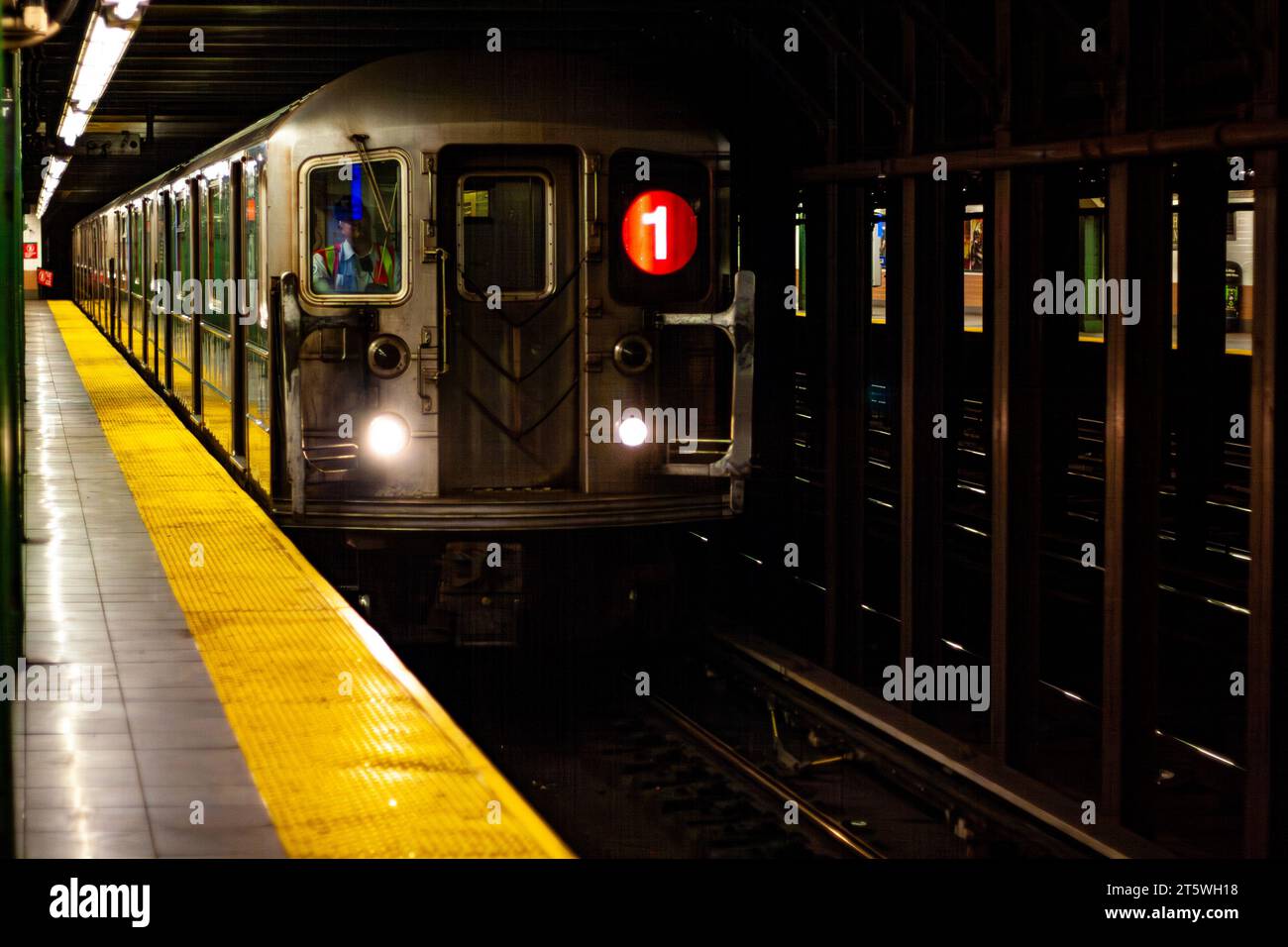 New york old tracks subway hi-res stock photography and images - Alamy