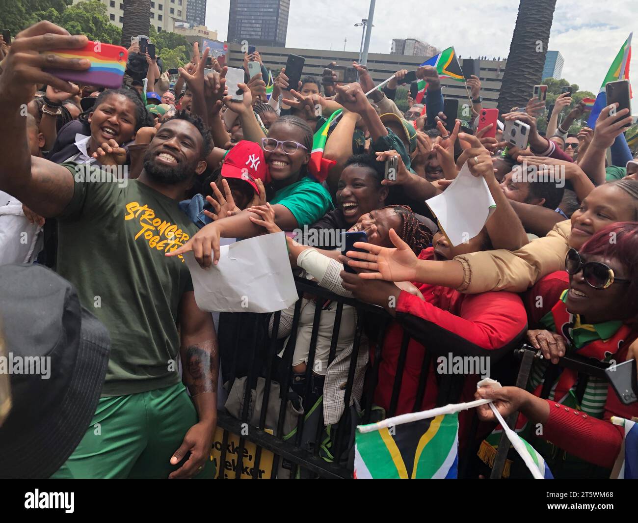 03 November 2023 - Crowds excitedly support the Springbok rugby team on ...