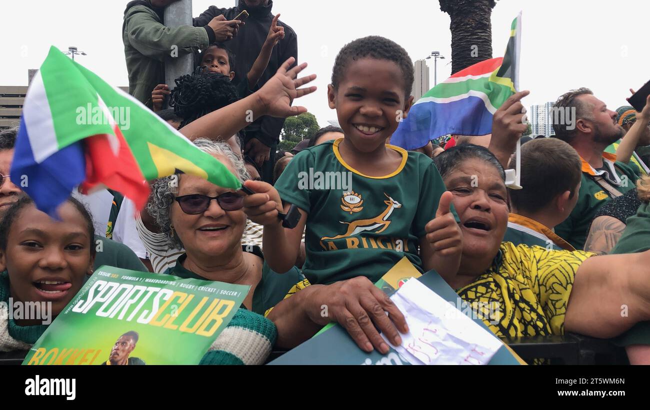 03 November 2023 - Crowds excitedly support the Springbok rugby team on ...