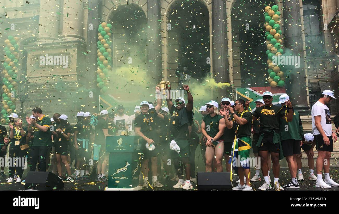 03 November 2023 - Crowds excitedly support the Springbok rugby team on ...