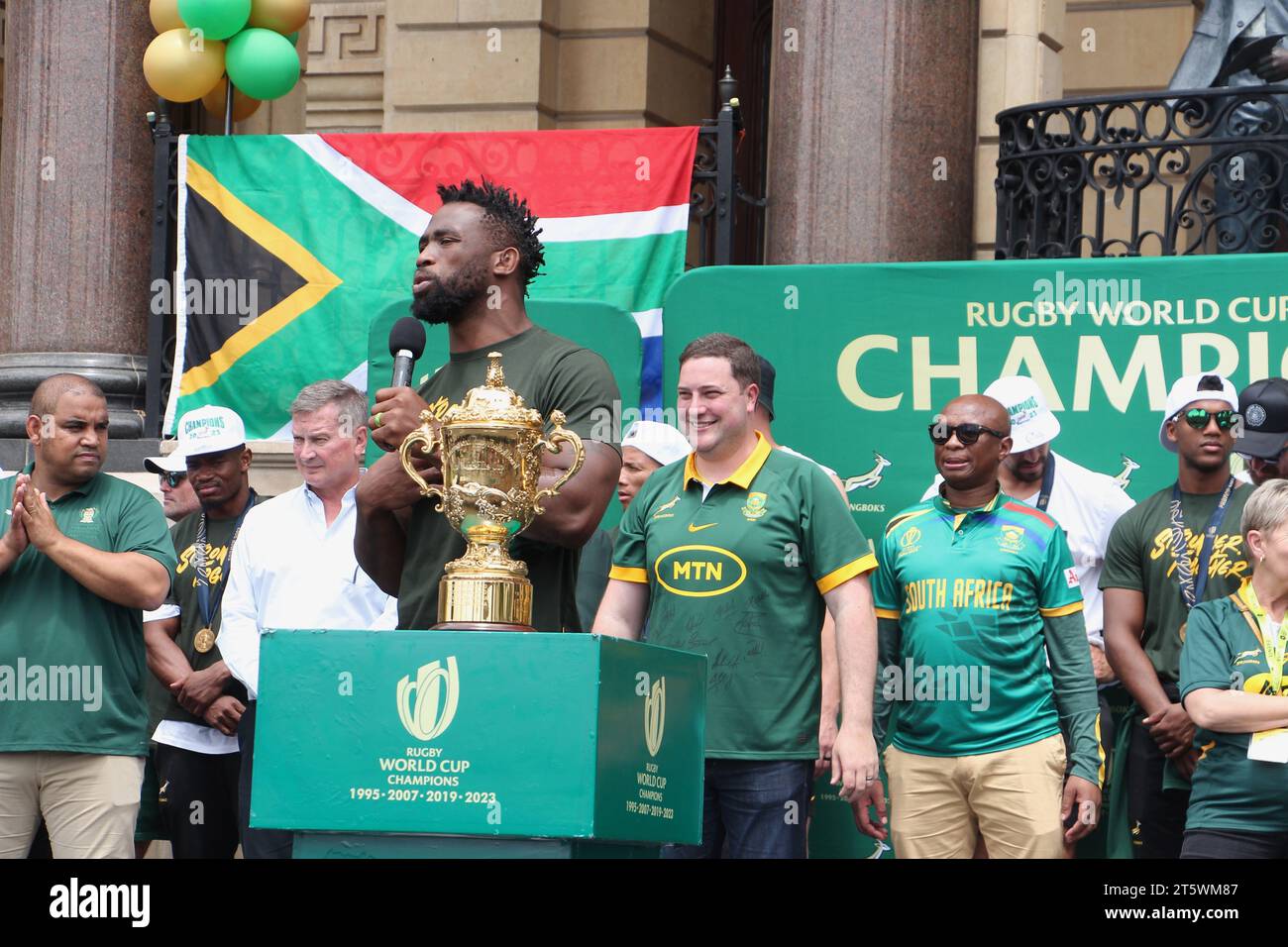 03 November 2023 - Crowds excitedly support the Springbok rugby team on ...