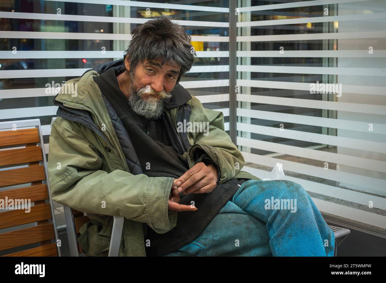 Homelessness helpless hi-res stock photography and images - Alamy