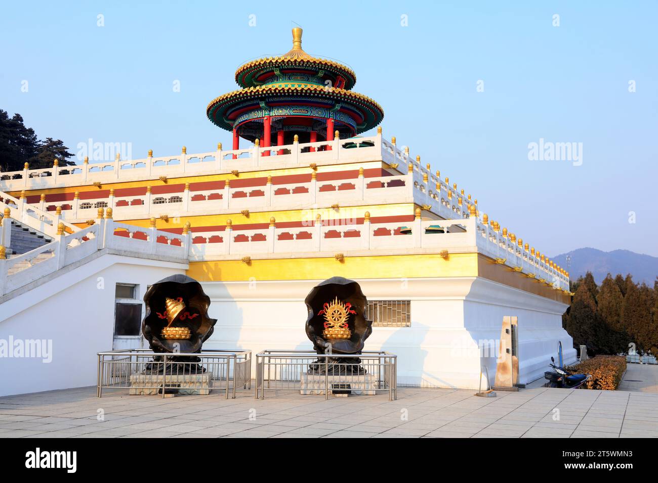 ancient China temple landscape architecture Stock Photo - Alamy