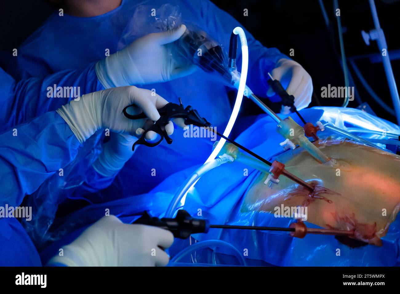 Surgical hospital bright lights hi-res stock photography and images - Alamy