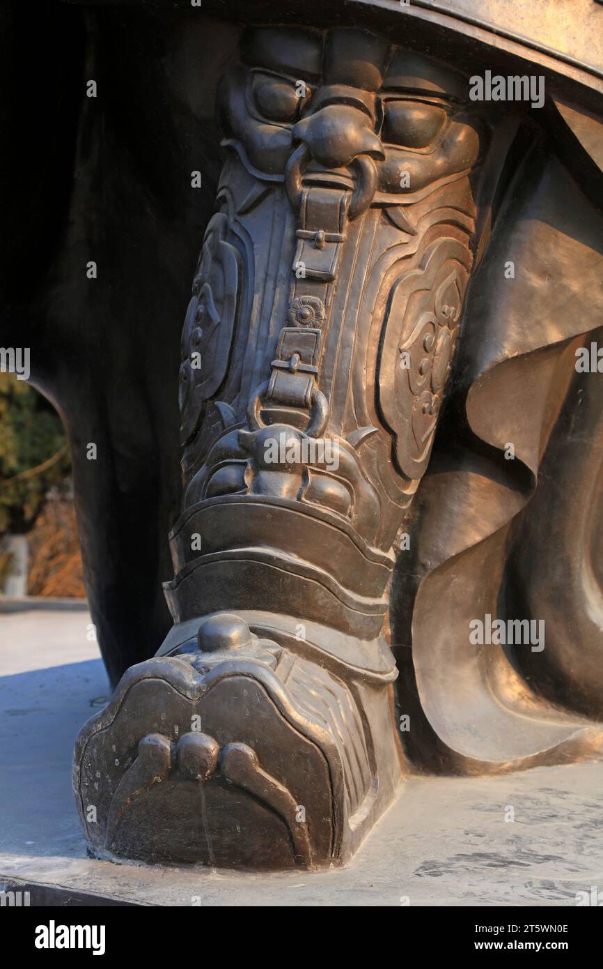 Leg armor sculpture Stock Photo - Alamy